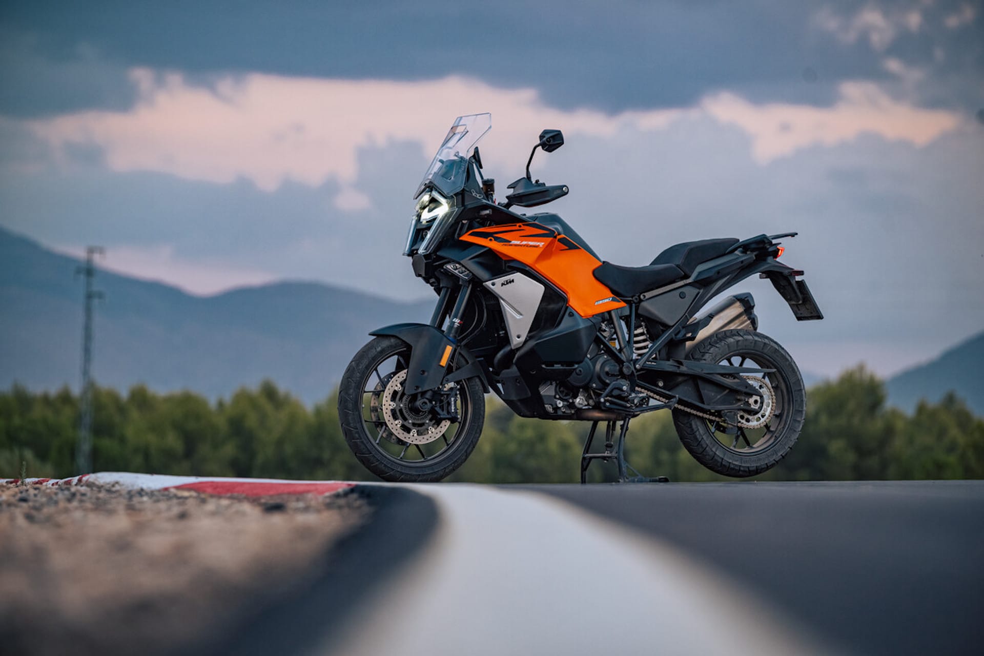 KTM 1390 Super Adventure S Evo, più potenza e più tecnologia - EICMA