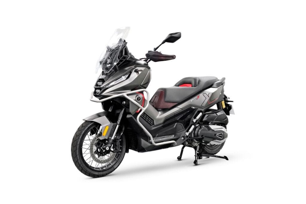 VOGE SR450X: urban practicality and adventurous spirit - EICMA