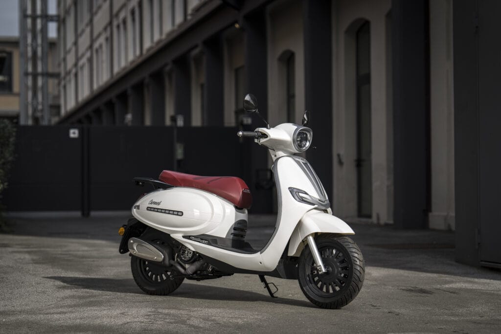 UM Carmel 125: the euro-styled urban scooter with a record-breaking ...